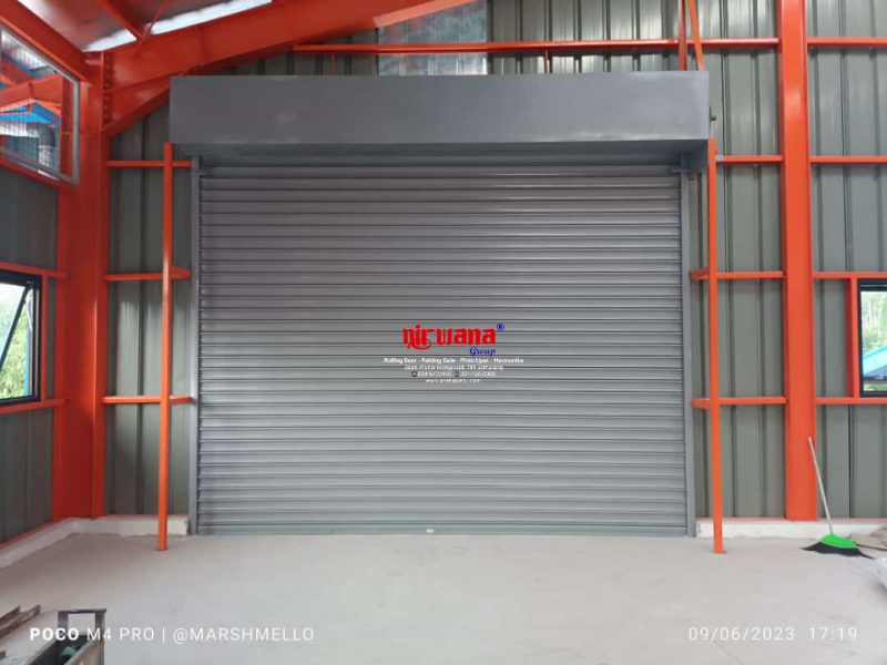 Pemasangan Rolling Door Slat 10cm Chainblock Polos Ketebalan 1,0mm di ...