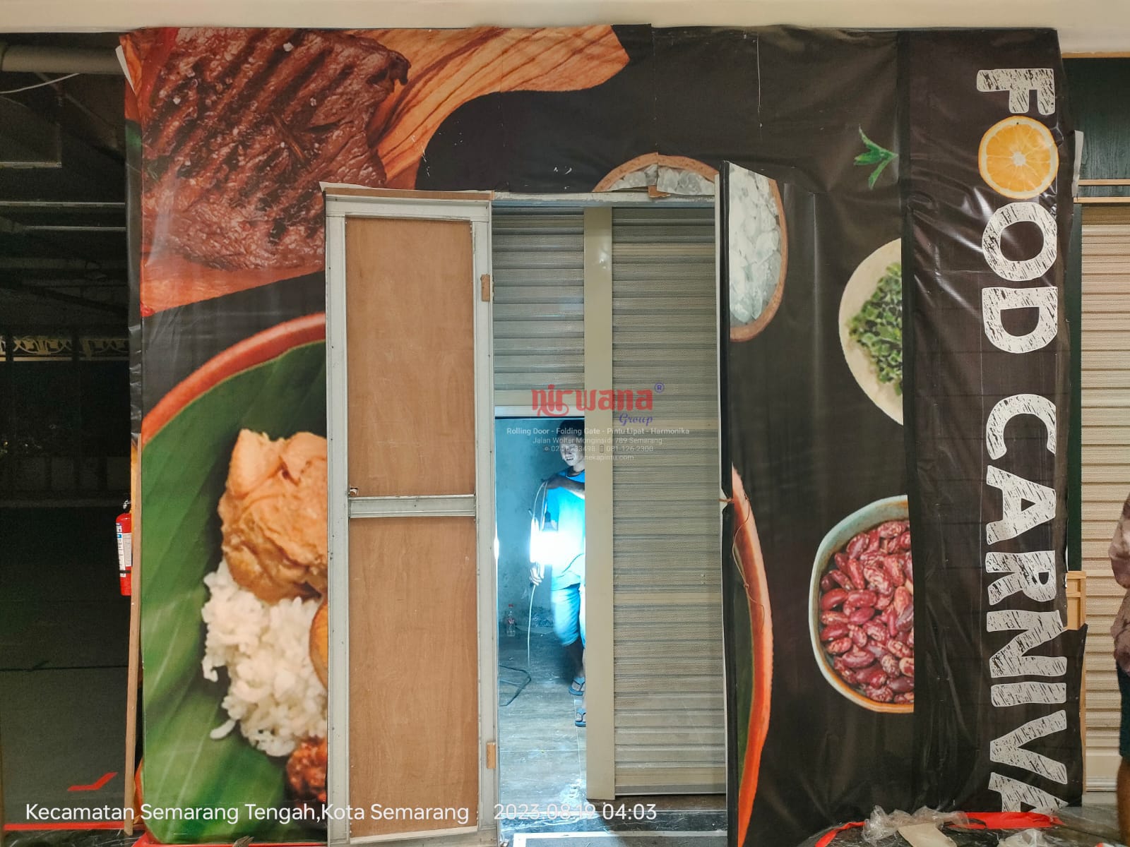 Pemasangan Rolling Door One Sheet Full Perforated di Tenant Teh Poci ...