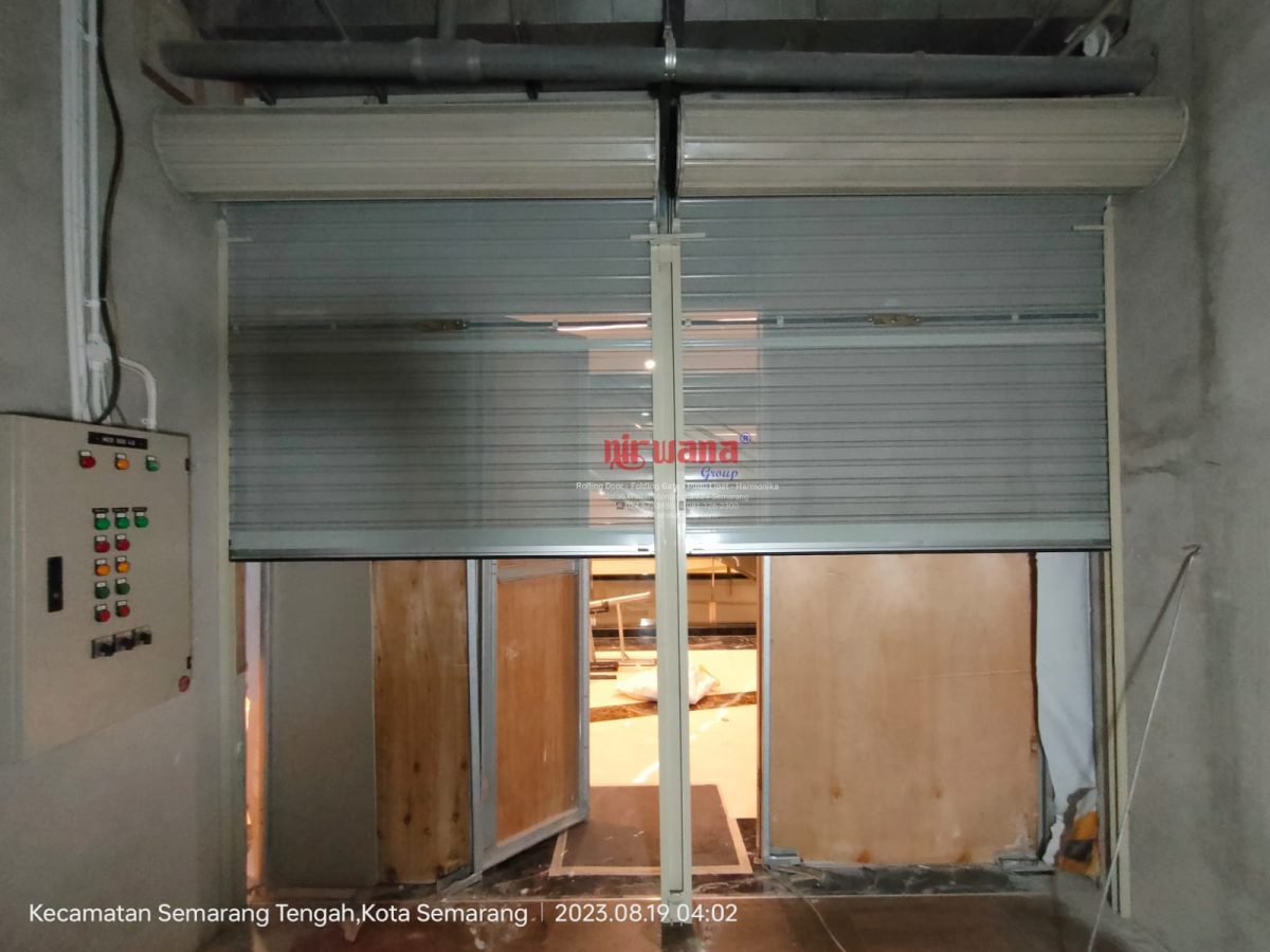 Pemasangan Rolling Door One Sheet Full Perforated di Tenant Teh Poci ...