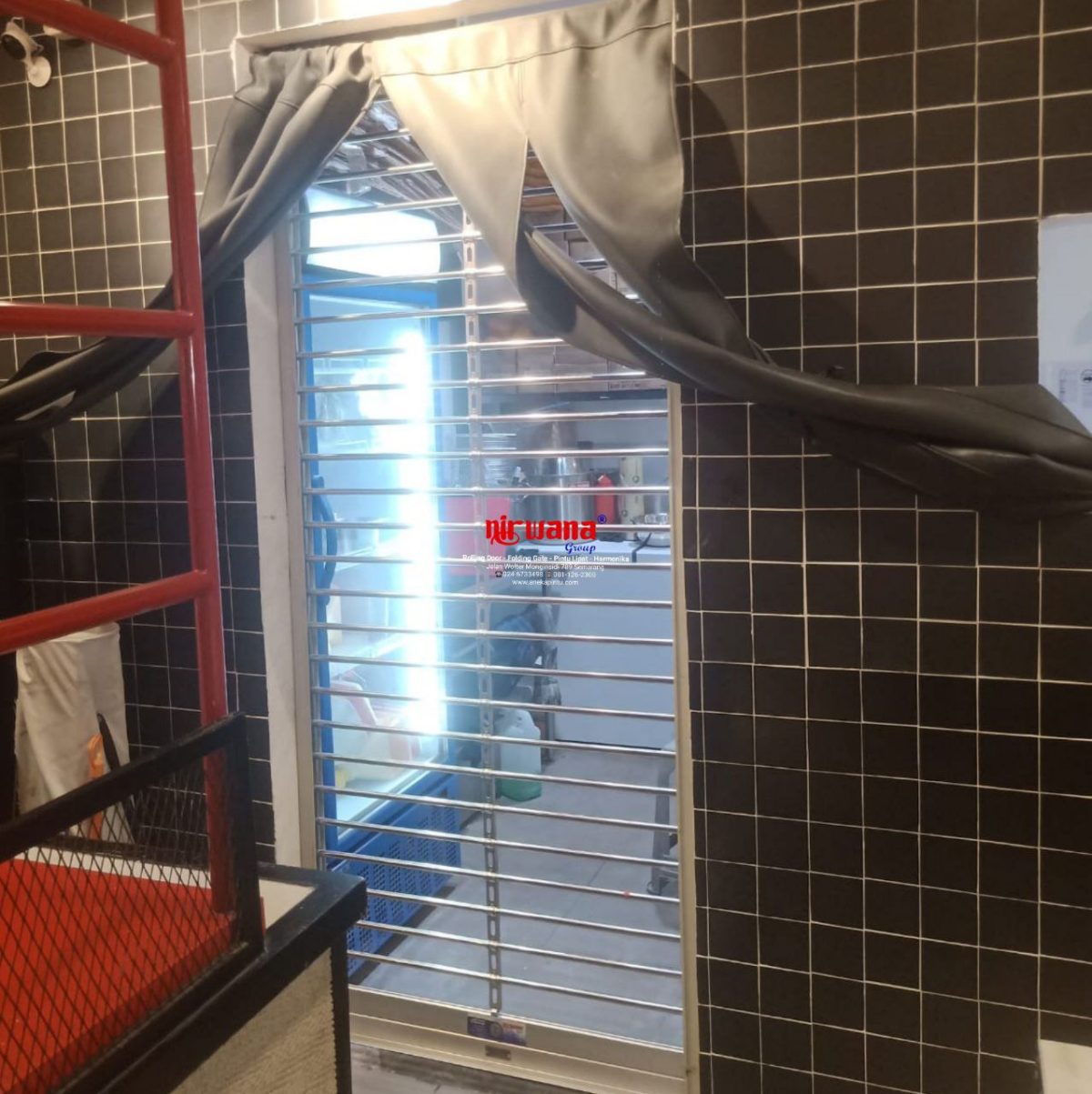 Pemasangan Pintu Rolling Grill Stainless Di Fan Fries DP Mall, Kota ... Pemasangan Pintu Rolling Grill Stainless Di Fan Fries DP Mall, Kota ...