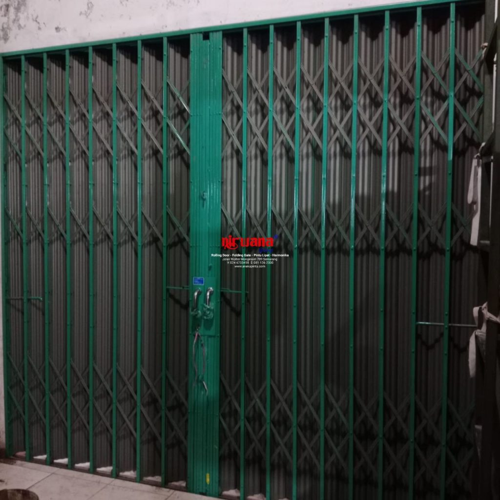 Pemasangan Pintu Folding Gate Premium Ketebalan 0,8mm di Sharp Poin ...