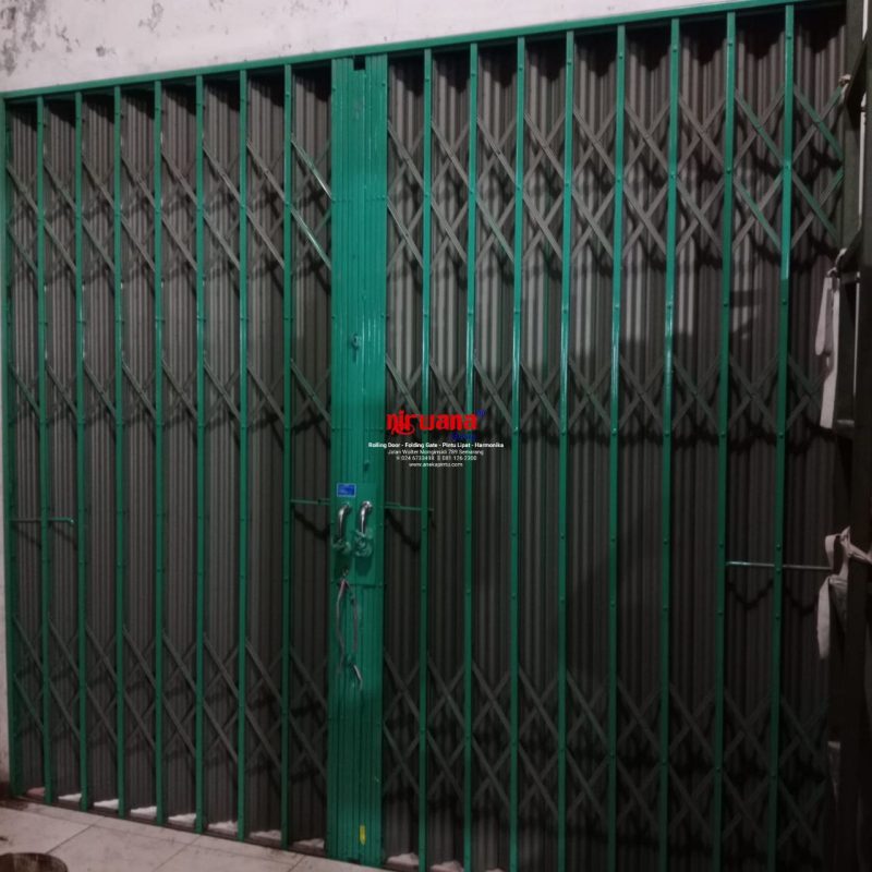 Pemasangan Pintu Folding Gate Premium Ketebalan 0,8mm di Sharp Poin ...