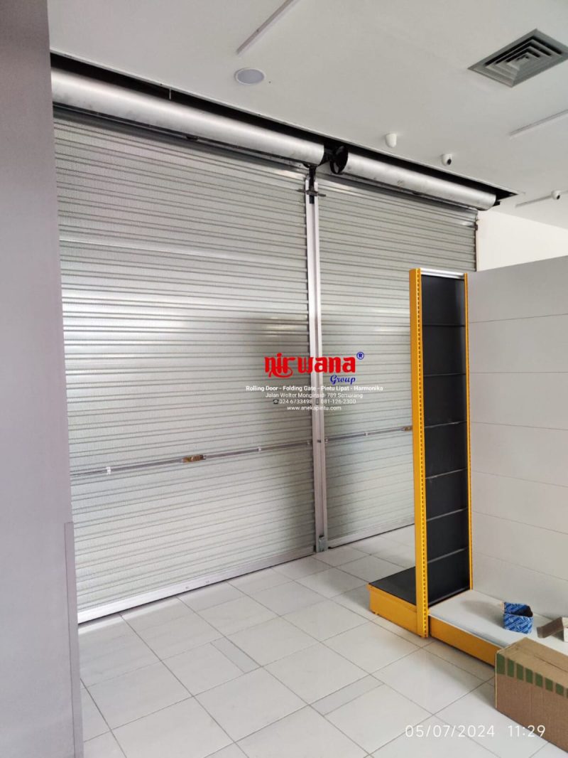 Pemasangan Rolling Door One Sheet Full Perforated di Tenant Teh Poci ...